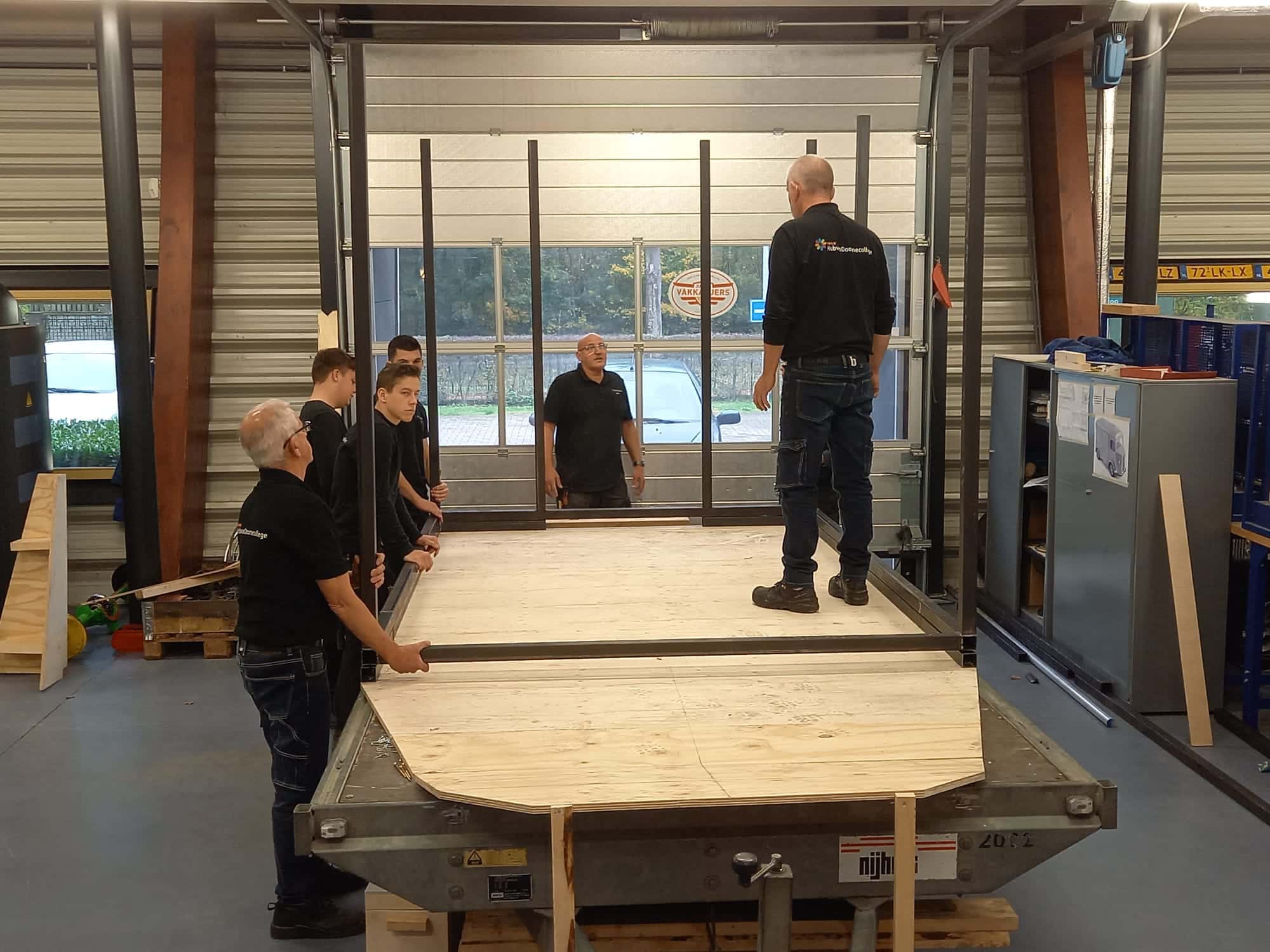 Platte kar + 5000 euro = Foodtruck - HubvanDoornecollege